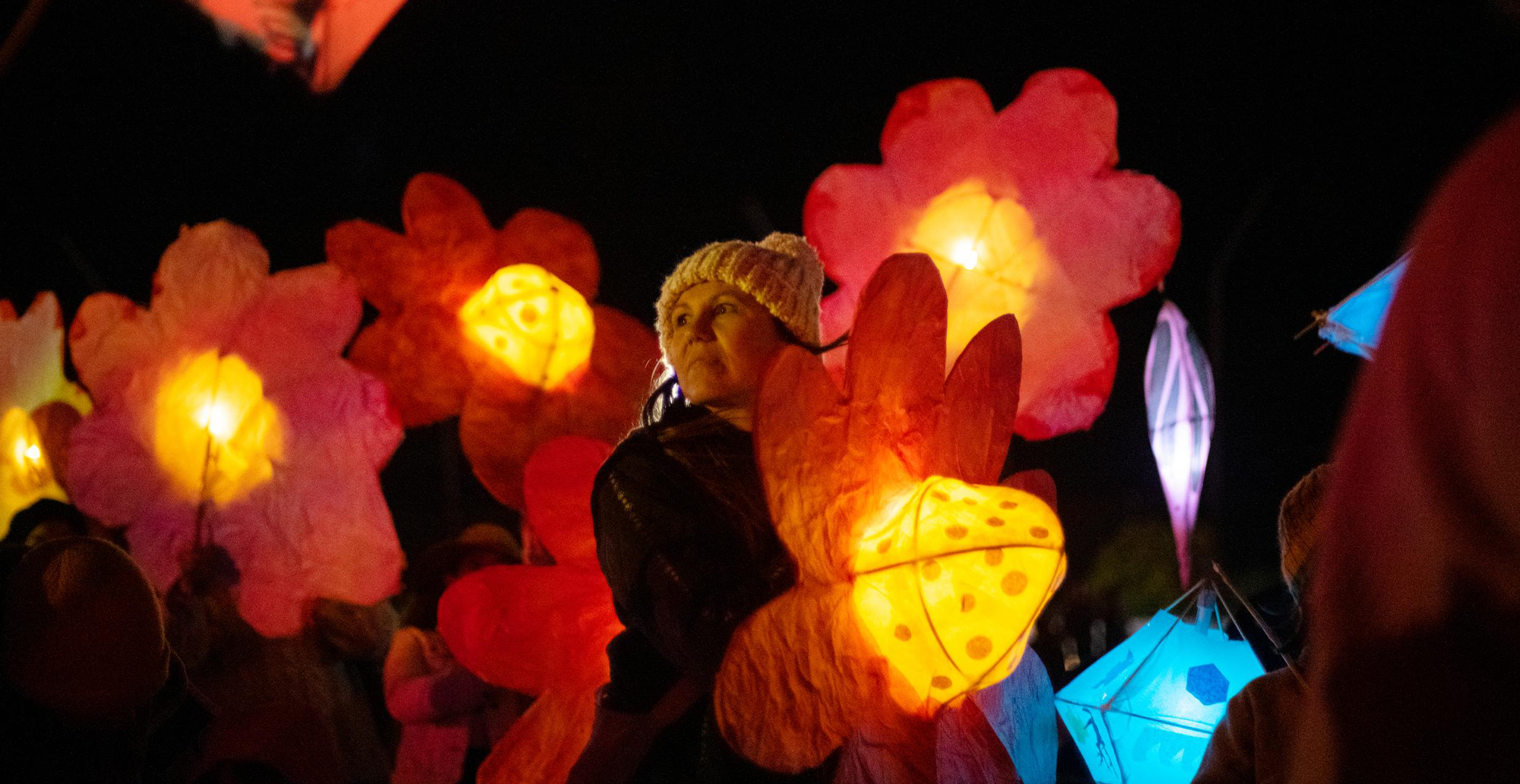 Southern Cross Dazzles at 30th Lismore Lantern Parade | Mirage News